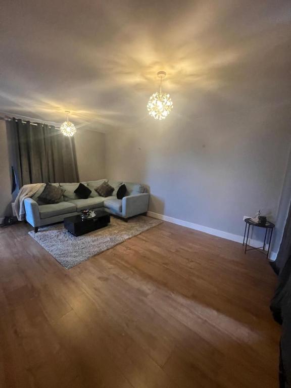 Nuneaton Pink Rose, Stockingford (updated prices 2025)