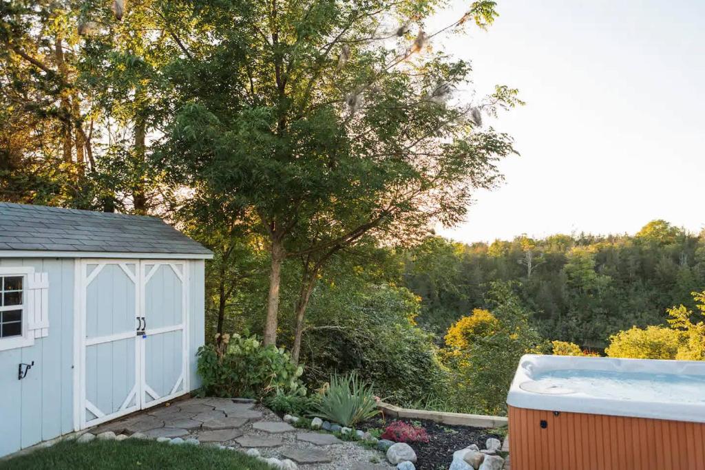 The Vue - Nestled by Roblin's Lake with a Hot Tub, Mountain View ...