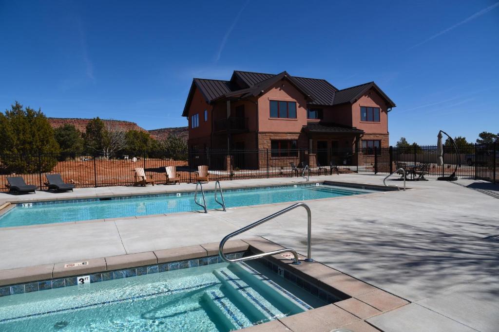 Beautiful Lodge With Private Pool, Hot Tub, And Pickleball Court, Kanab ...