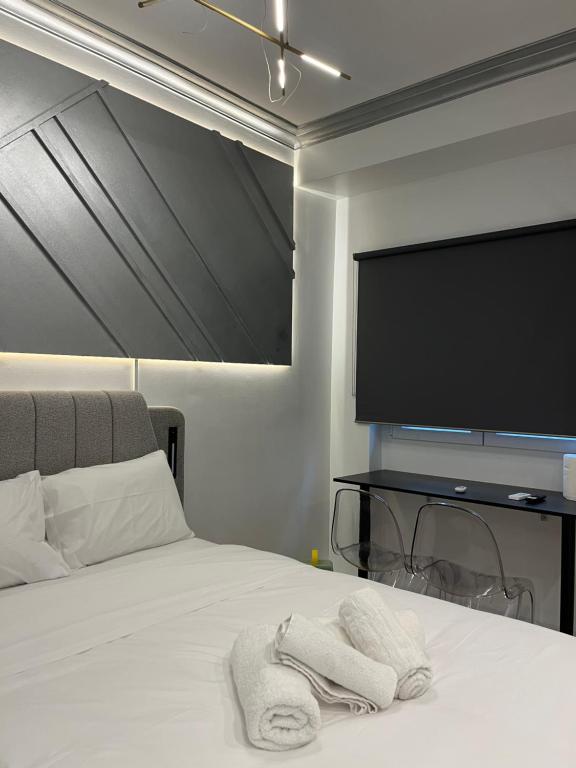 Aiolou 494, Athens (updated prices 2025)