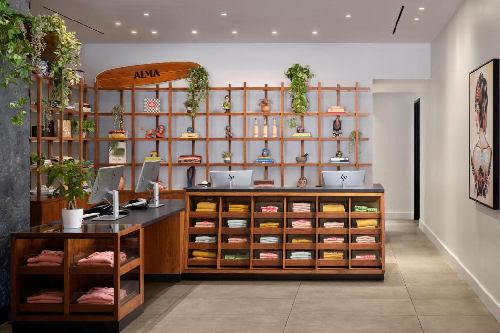 Alma San Diego Downtown, a Tribute Portfolio Hotel, San Diego (updated ...