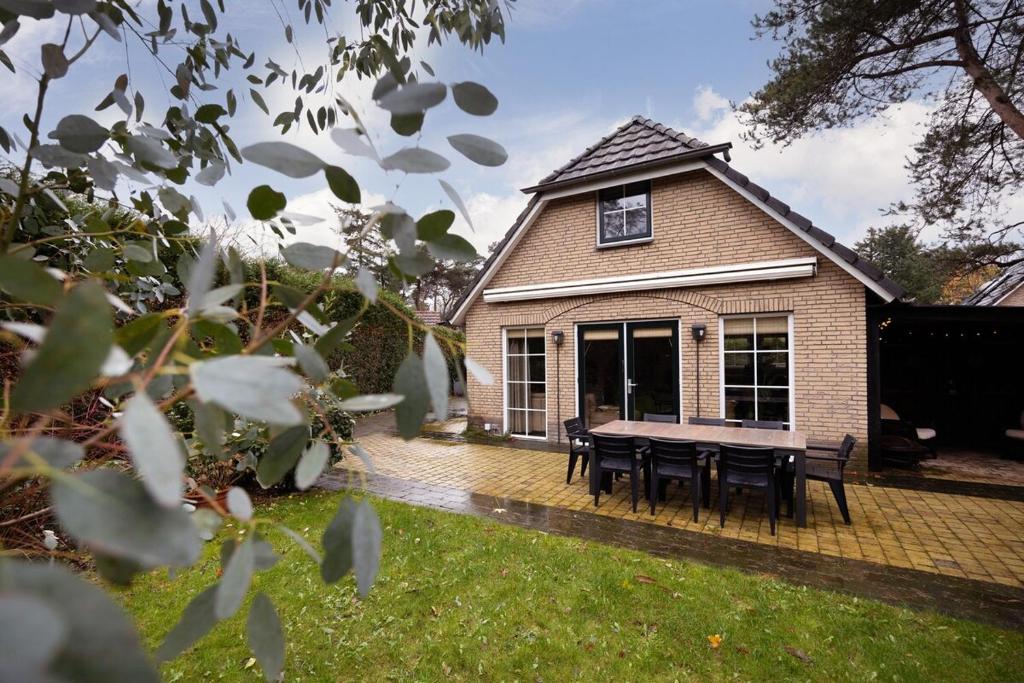 Welcome to our cottage in the woods with private sauna, Lunteren ...