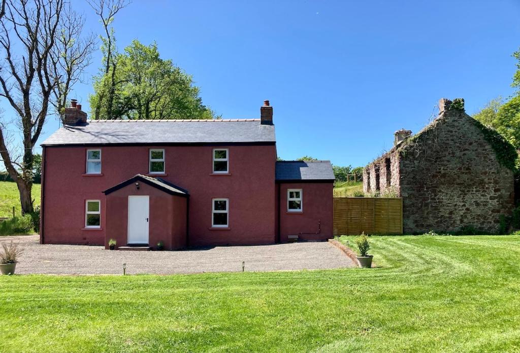 Secluded cottage with hot tub, Hubberston (updated prices 2026)