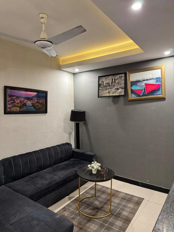 Avalon Modern 1BR DeepTheme Bahria Eiffel View, Rawalpindi (updated ...