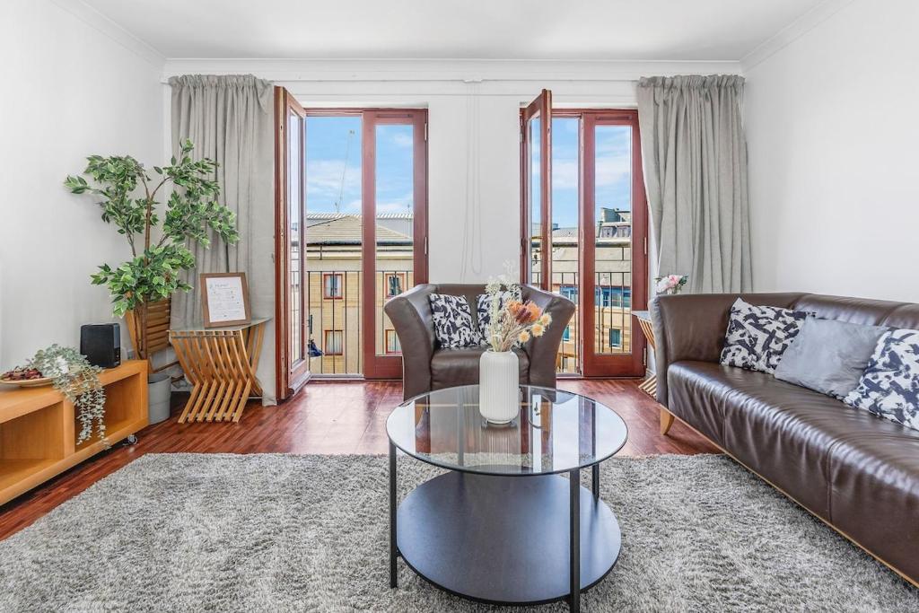 Modern 2 bedroom apartment in City Centre, Edinburgh (updated prices 2025)