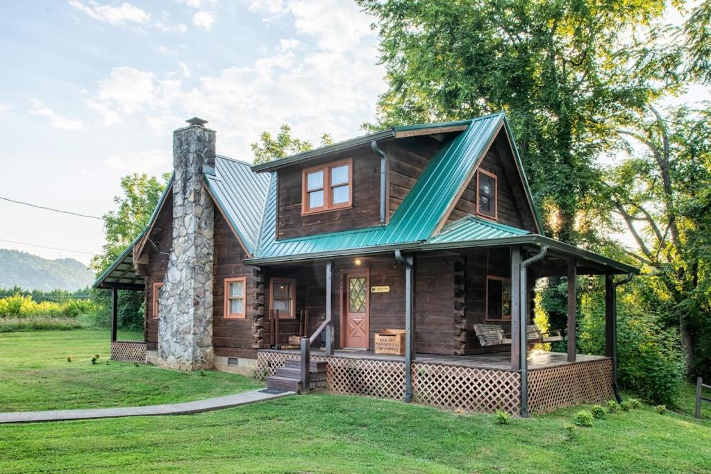 Rippling Waters Retreat, Riverfront Rustic Cabin, Townsend (updated ...