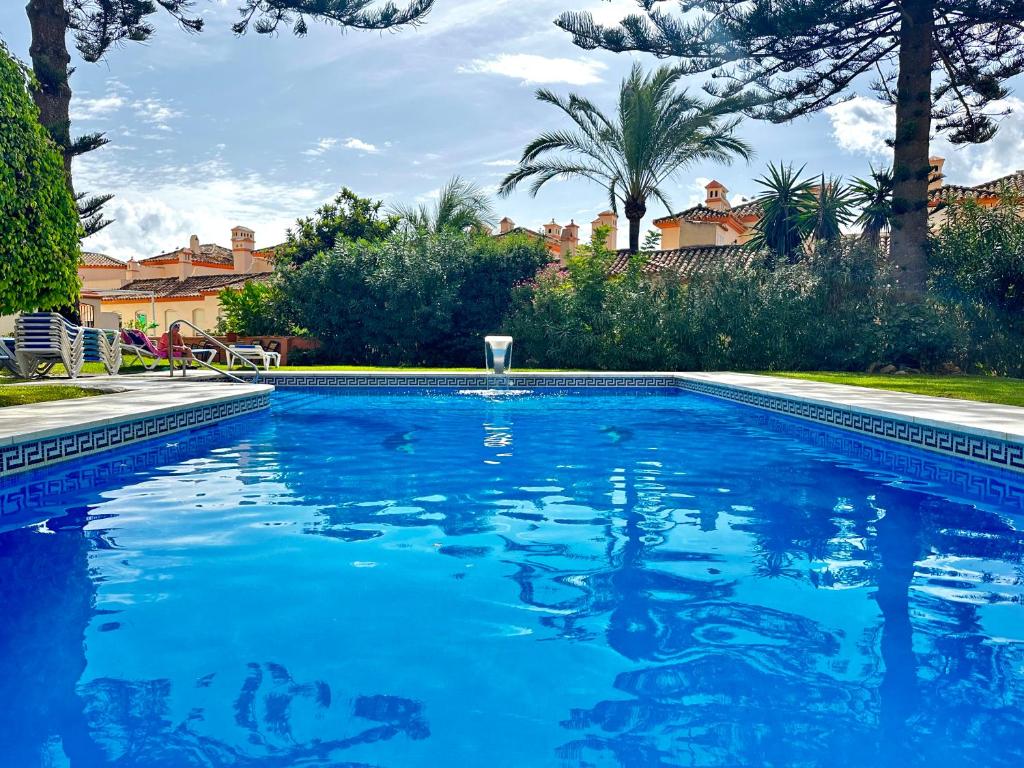 Belgravia Club, Estepona Marina, Estepona (updated prices 2025)