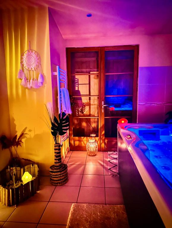 Jacuzzi BBQ Parking Maison Privée Confortable, Montbouy (tarifs ...