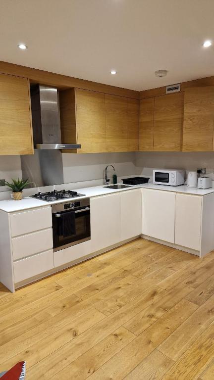 London Ealing near Train station, Ealing (updated prices 2026)
