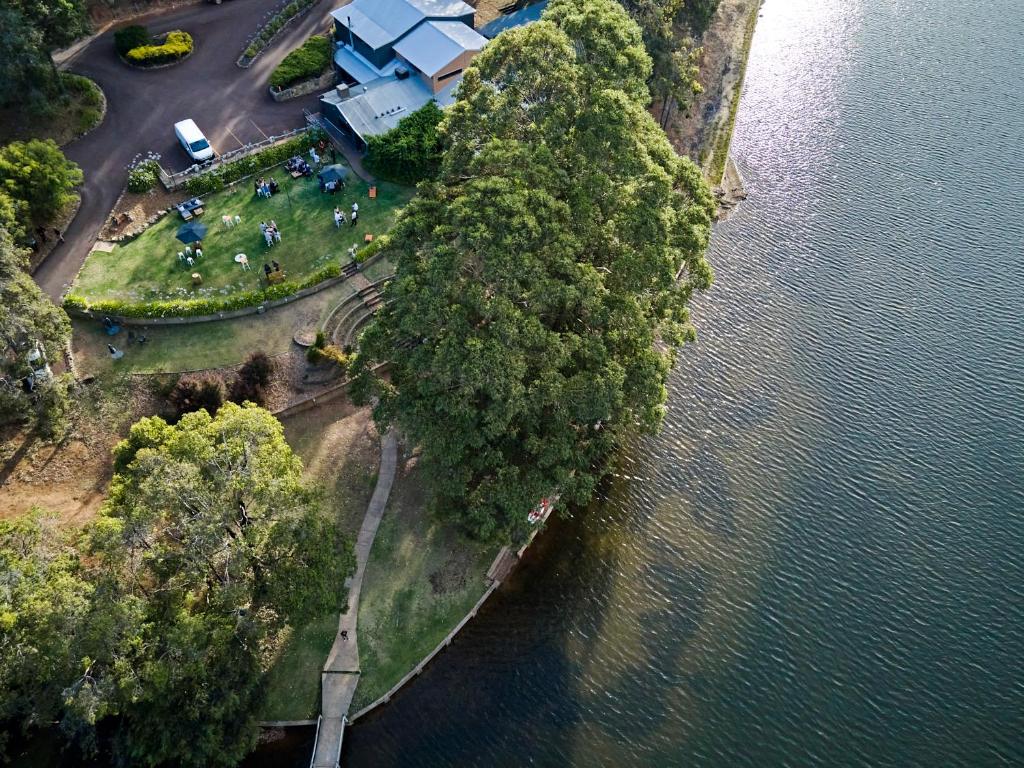 Evedon Lakeside Retreat, Burekup (updated prices 2025)