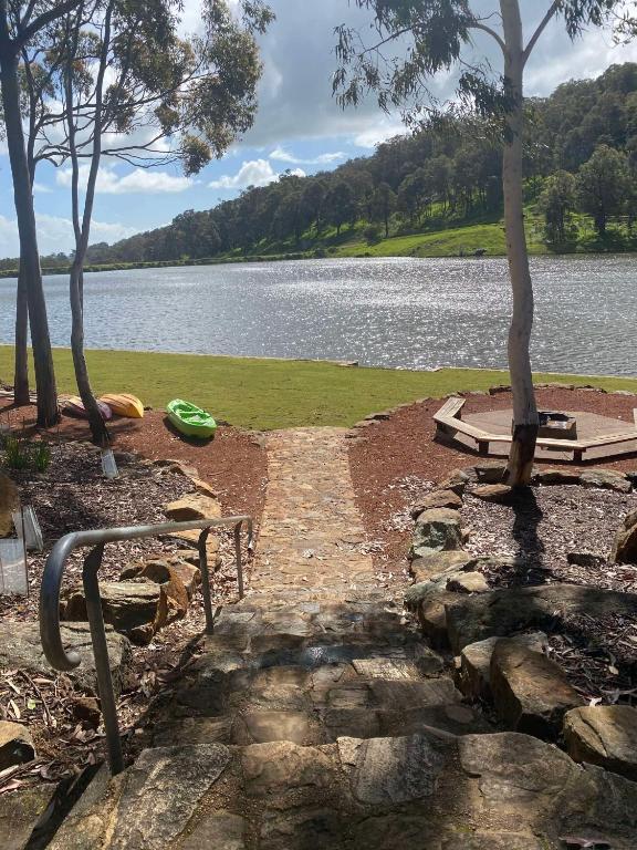 Evedon Lakeside Retreat, Burekup (updated prices 2025)