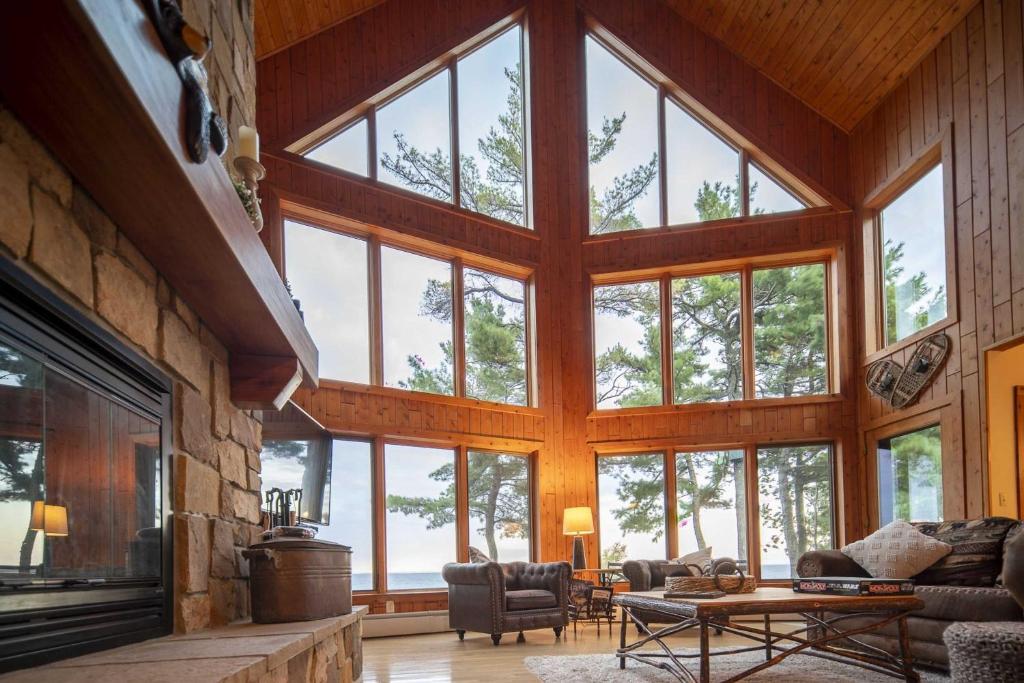Lake Superior Cabin with Fireplace Snowmobile Trails, Paradise (precios ...