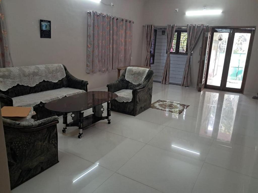3 Bedroom Spacious Bungalow Nr DEVKA Beach, Daman (updated prices 2025)