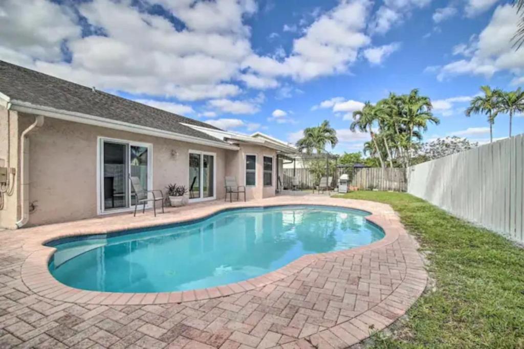 3BR Home with Private Pool near Sawgrass Mills Mall, Lauderhill ...
