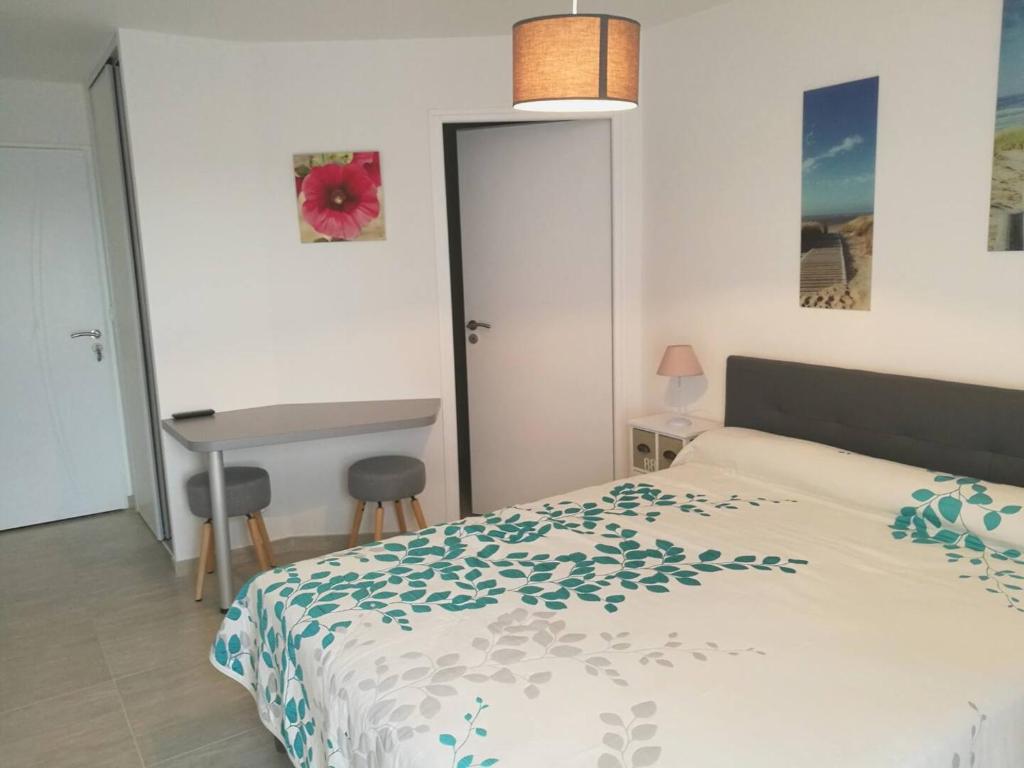 Chambre 2 pers La rose trèmière à 600m de la plage Erdeven plage ...