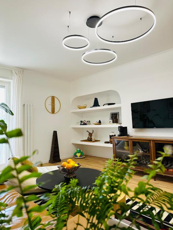 Southern Milan M1 Red line metro 20 min to city center, Milan (updated ...