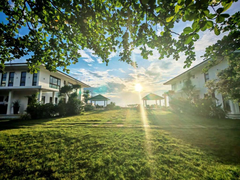 Seabliss Beach Resort, Lian (updated prices 2026)