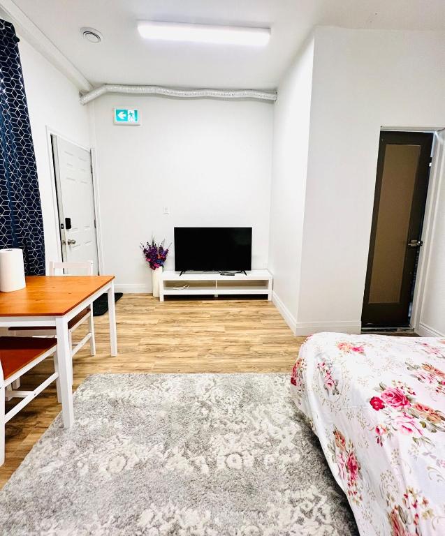 Comfy Guest House Nestled in City Neighbourhood, Toronto (updated ...