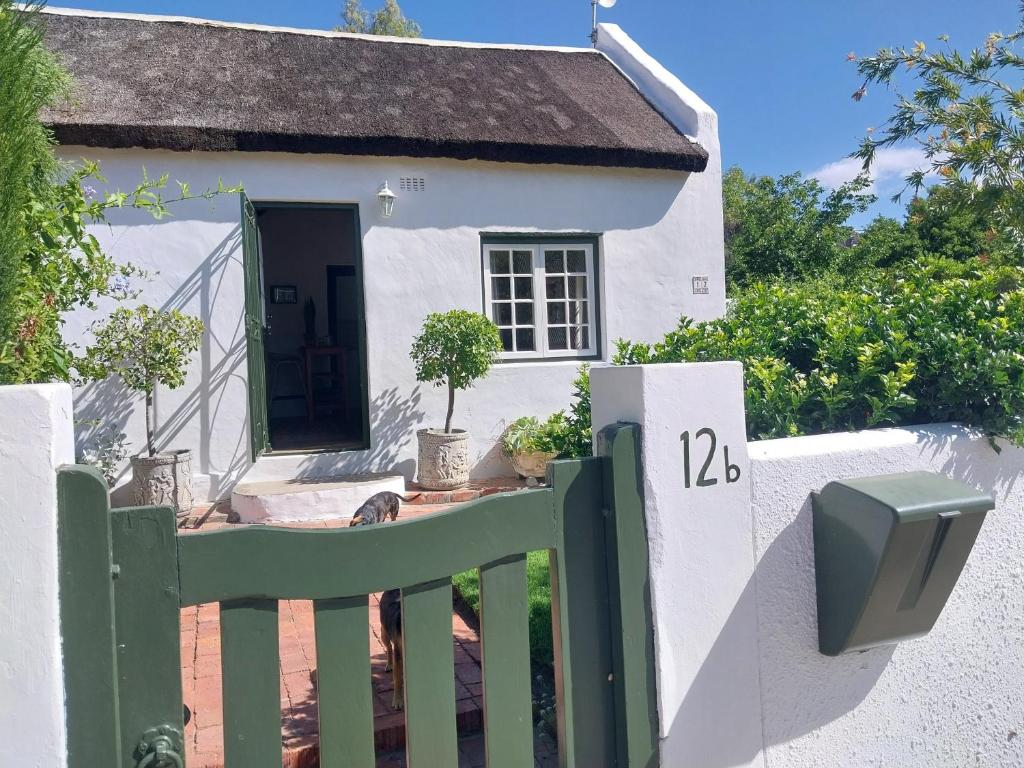 The Little Gem -Thatch Cottage, Montagu (updated prices 2025)