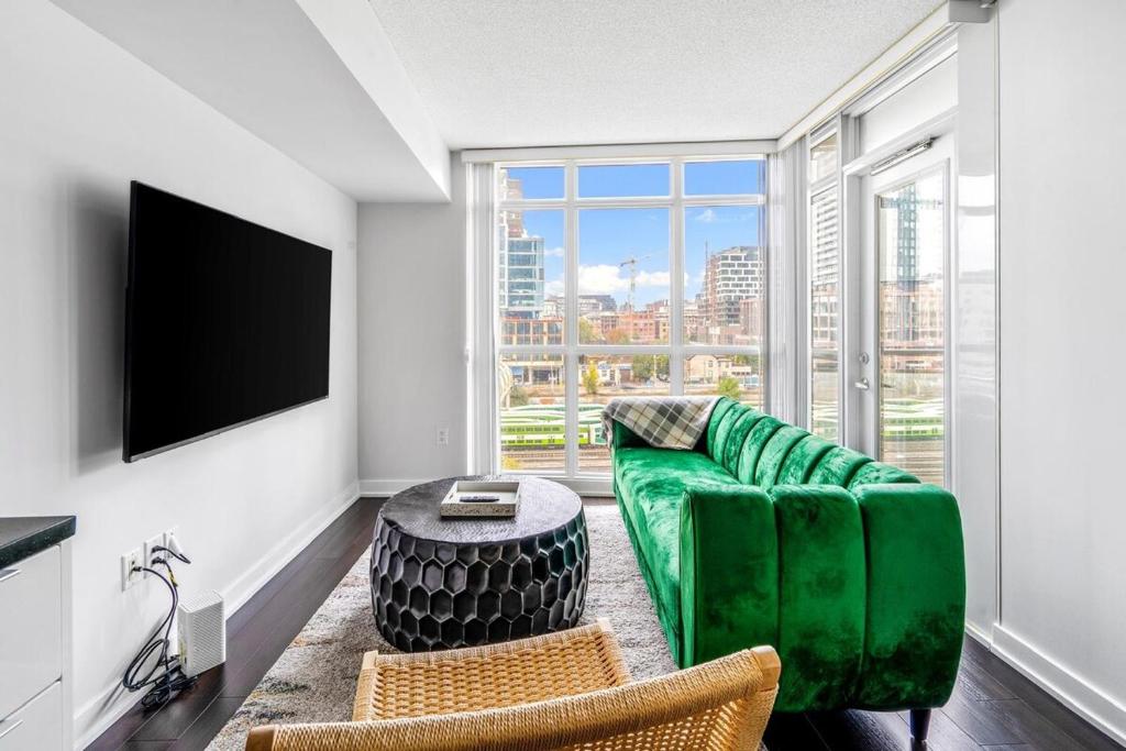 2 BDRM condo in downtown Toronto with CN TOWER VIEW, Toronto (updated ...