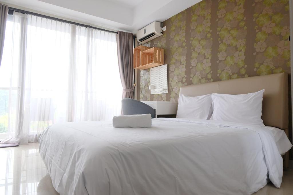 Modern Designed and Strategic Studio Room at Beverly Dago Apartment By ...