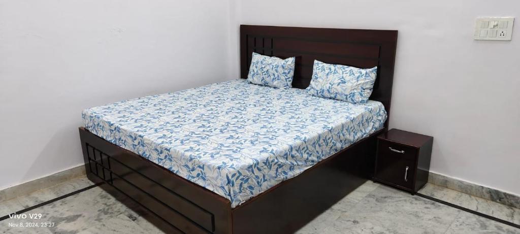 Shri Dev Dham, Vrindāvan (updated prices 2025)