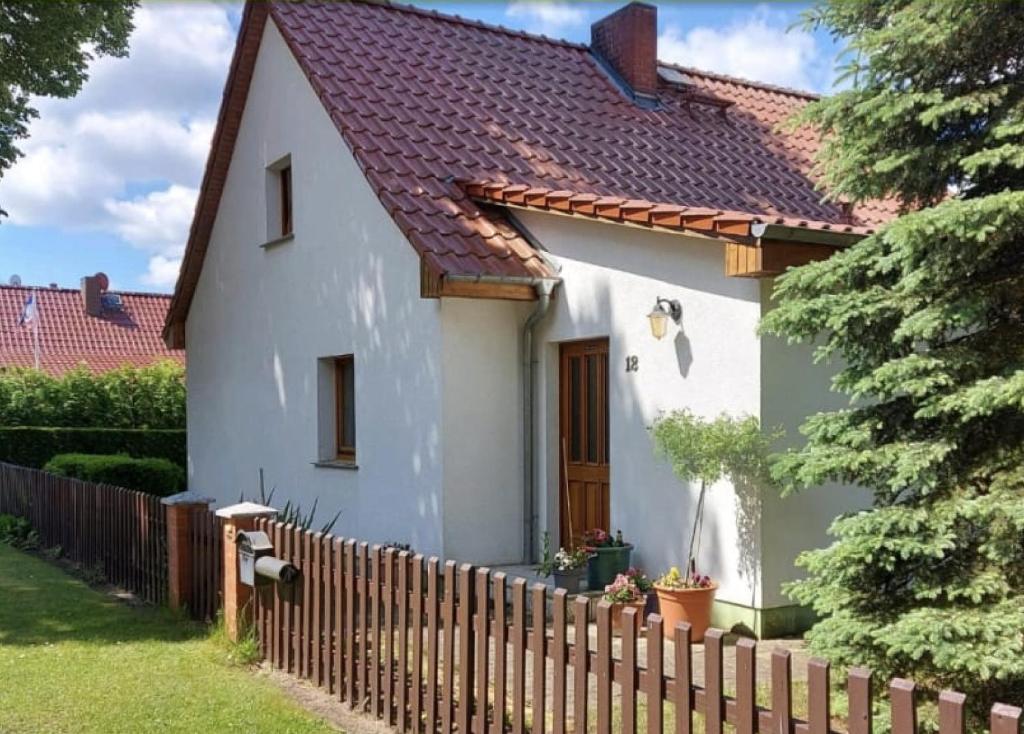Kleines grünes Haus in der Seenplatte, Carpin (tarifs actualisés, 2025)