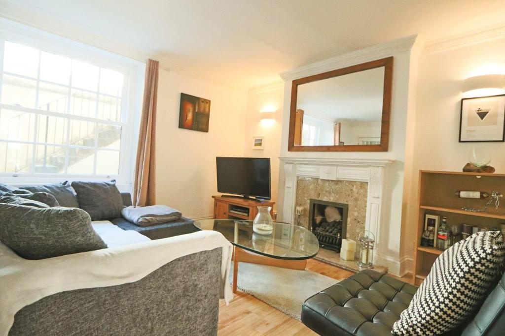 Two bedroom meridian place, Bristol (updated prices 2025)
