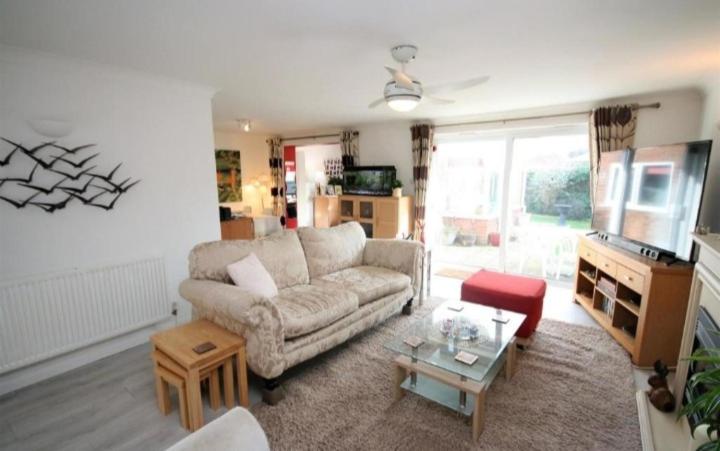 2 bed bungalow, Peacehaven (updated prices 2025)