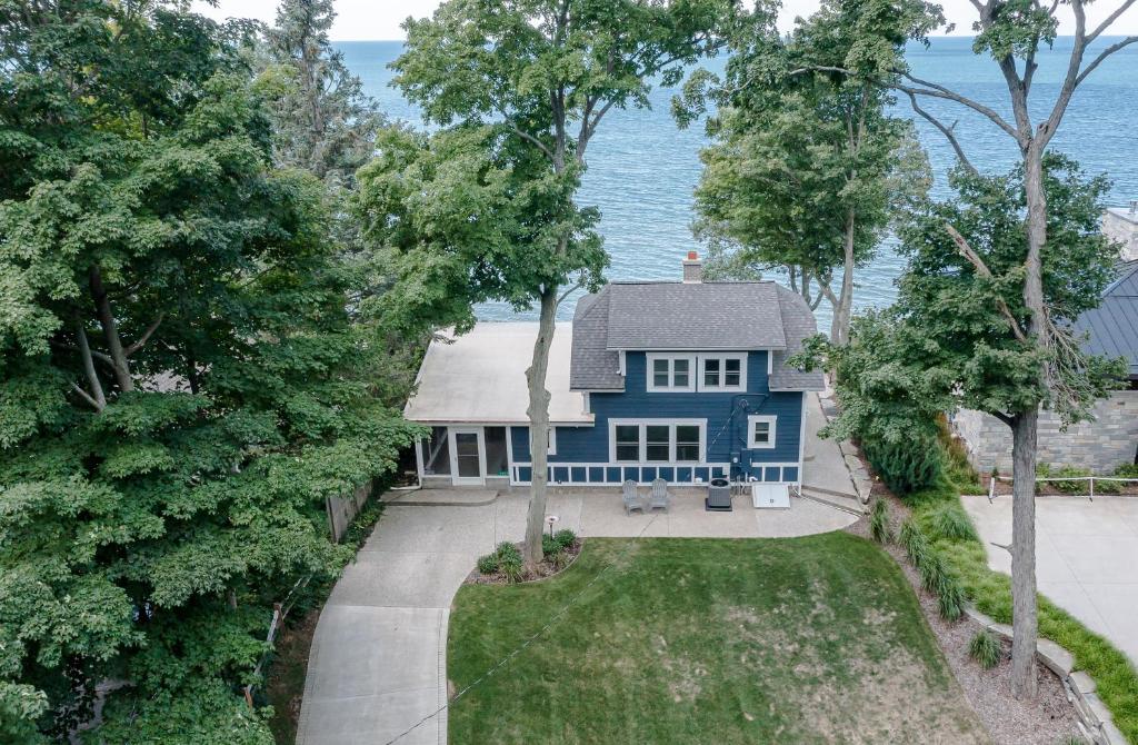 Lake Michigan Beach Cottage - beach access and stunning views., West ...
