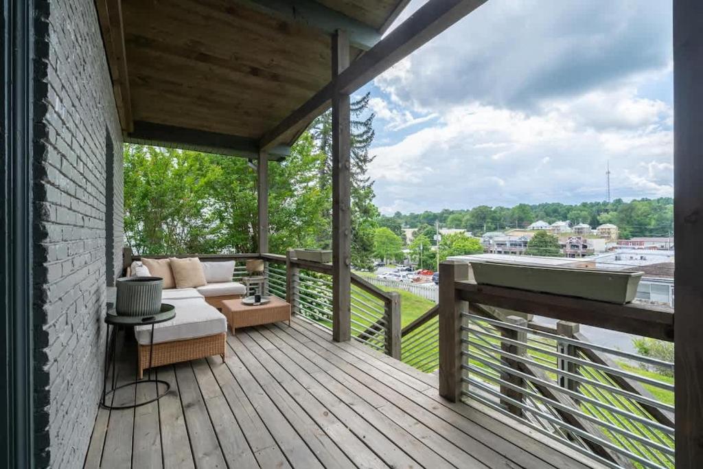 Downtown Walk Around, Blue Ridge (updated prices 2026)