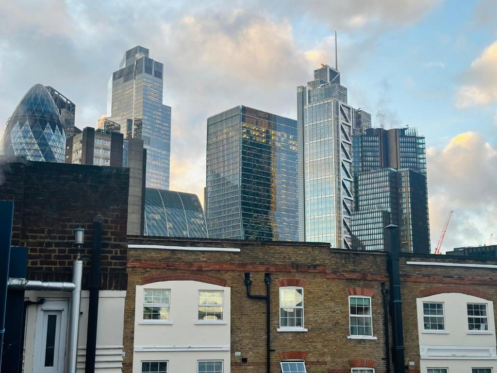 Flat in Aldgate East, London, London (updated prices 2026)