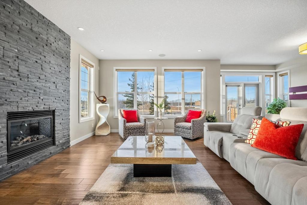 Golden View Manor, Calgary (updated prices 2026)