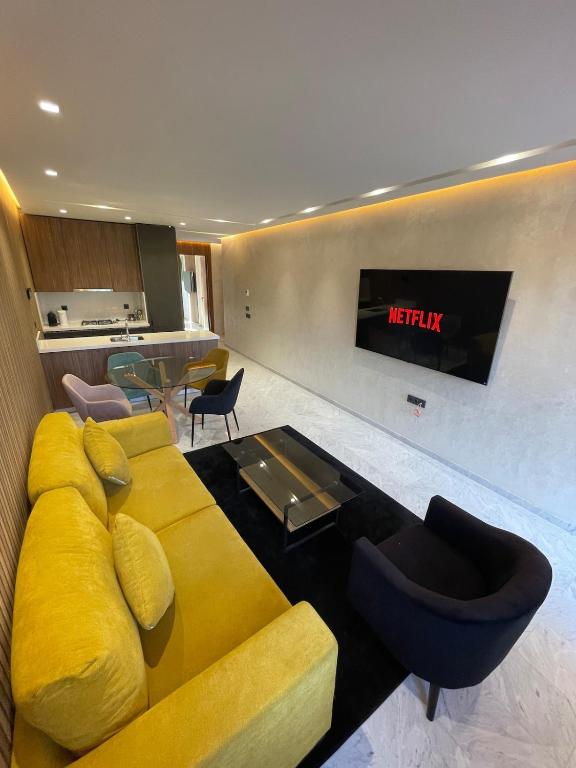 Modern Stay in Ultimate city center with Parking and Balcony, Marrakech ...