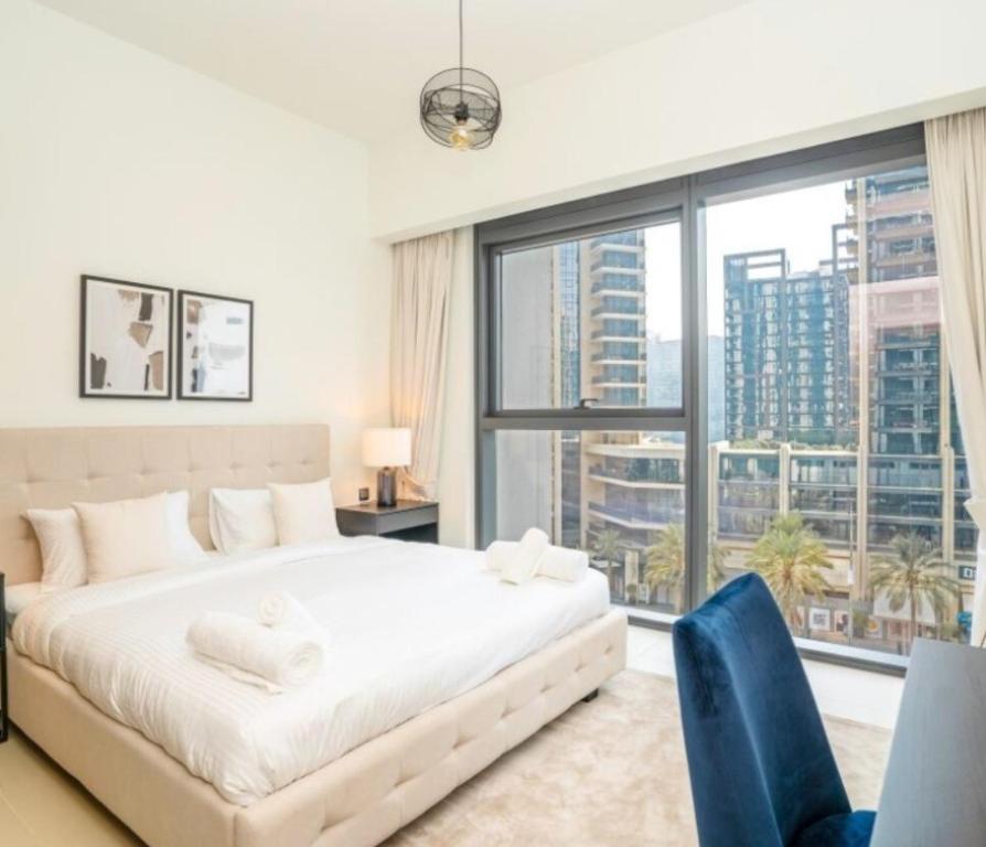 Luxury Apartment ACT One Act Two 7 Min Walk to Burj Khalifa & Dubai ...