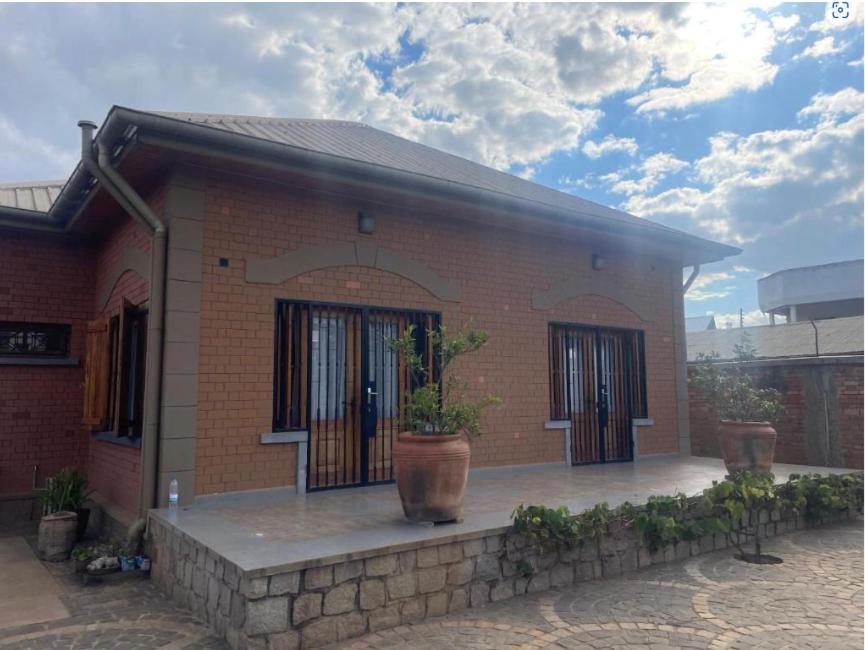 Excellentia chambre lit double, Antsirabe (updated prices 2025)