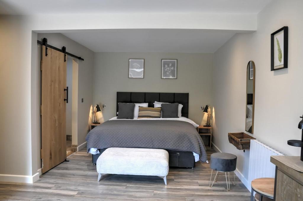 Luxury Suite - Samson in Beverley with patio and private parking ...