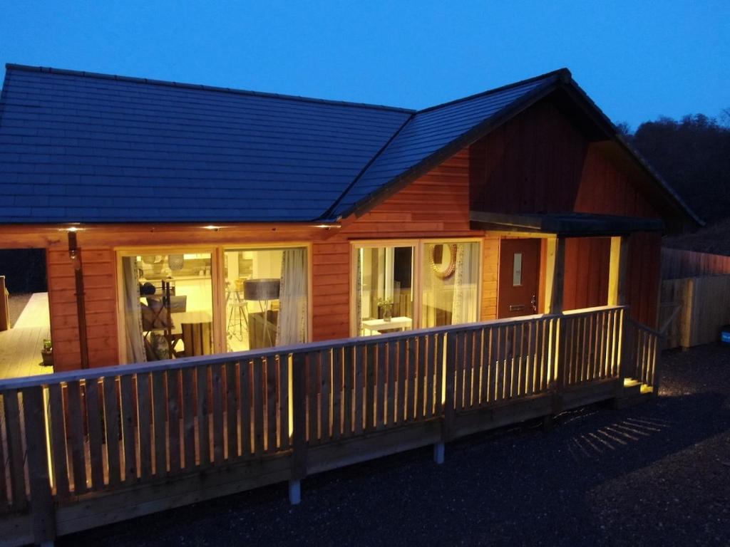 Luxury lodge with hot tub, Taynuilt (updated prices 2026)