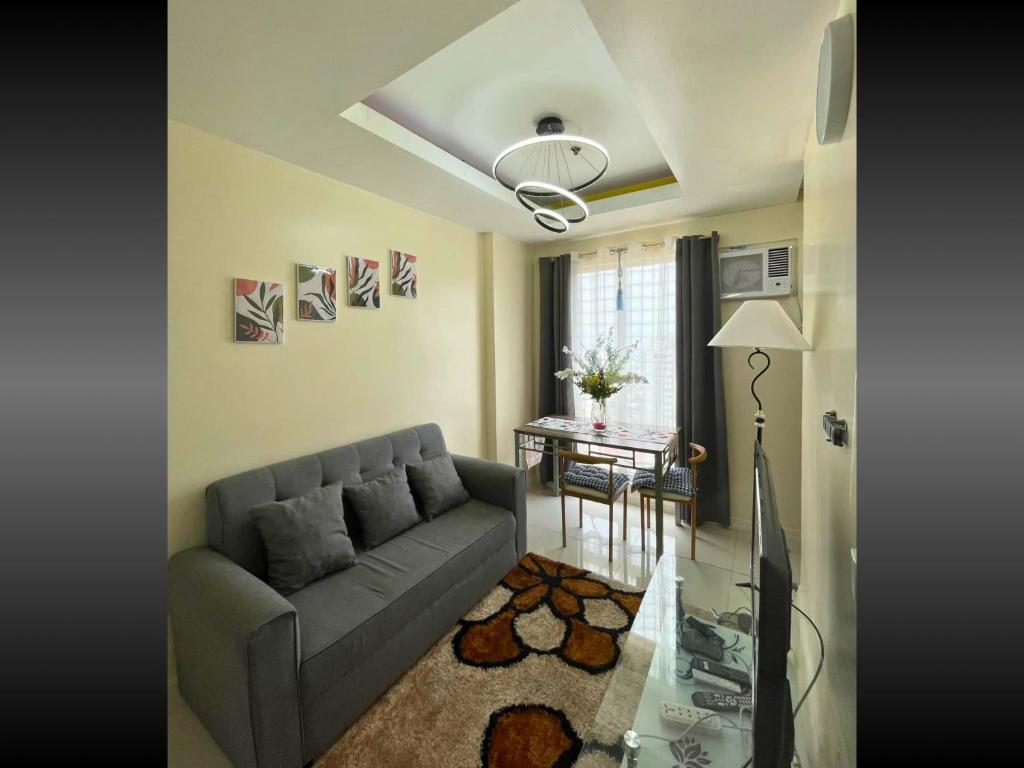 Family Room Staycation In The Heart Of Manila, with 2 Balcony Plus 40 ...
