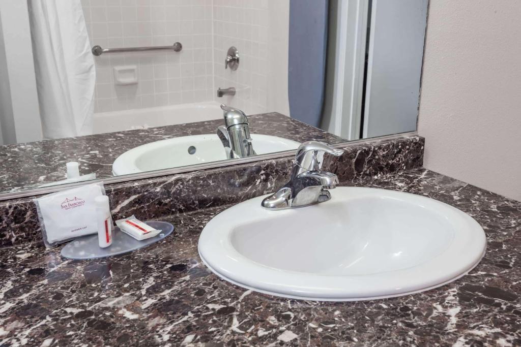 Ramada by Wyndham Oceanside, Oceanside (updated prices 2025)