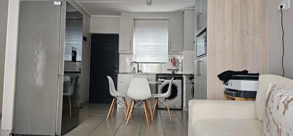 33 Langeberg Heights, Cape Town (updated prices 2026)