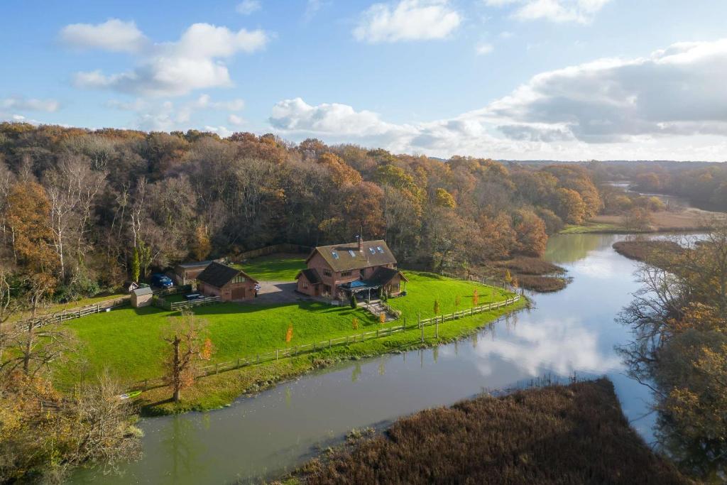 Serene Riverside: 6BR Luxury Retreat in Curdridge, Curdridge (updated ...