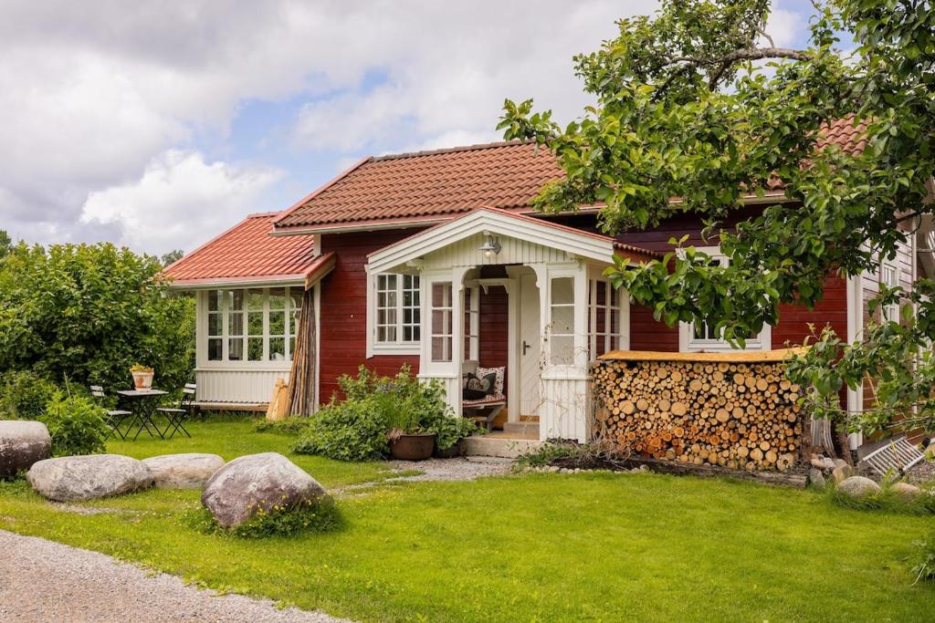 Cozy guest house in the countryside, Håltebyn (updated prices 2026)