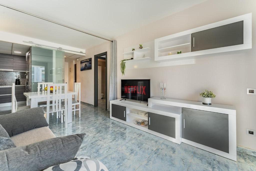 Salou-Modern-Pool-5'playa-2room-PortAvntura-AC13, Salou (updated prices ...