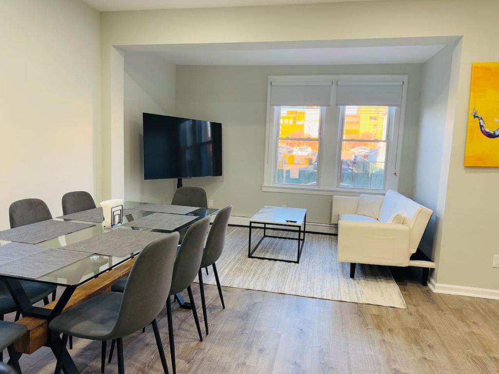 Modern Family Getaway to NYC, Passaic (updated prices 2026)