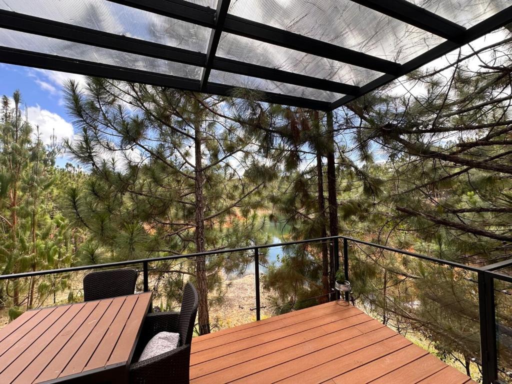 Cozy escape, lake view, Guatapé (updated prices 2026)