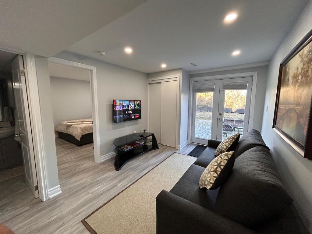 Rita's Kunjo - 2BR, 3BD, 2WR, Full Ktchn, Living, Whitby (updated ...