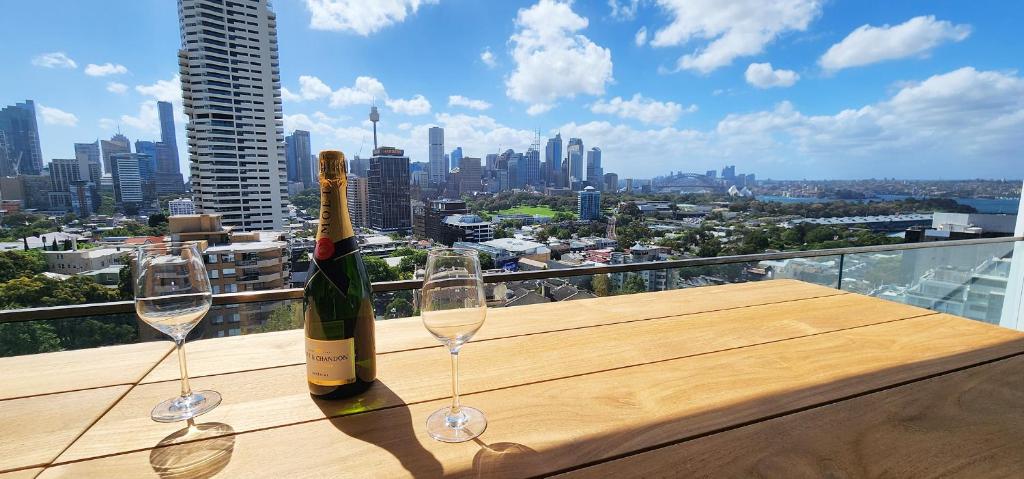 Spectacular City Living in Iconic Top of the Town, Sydney (updated ...