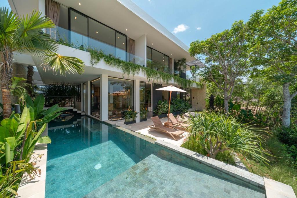 The Luminous Villa - Luxury Lush Cliffside 3BR Villa in Uluwatu ...
