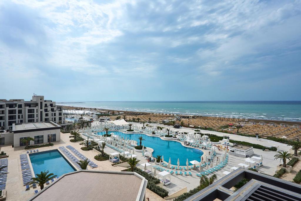 Sea Breeze Resort, Beachfront apartment with a balcony and sea view ...
